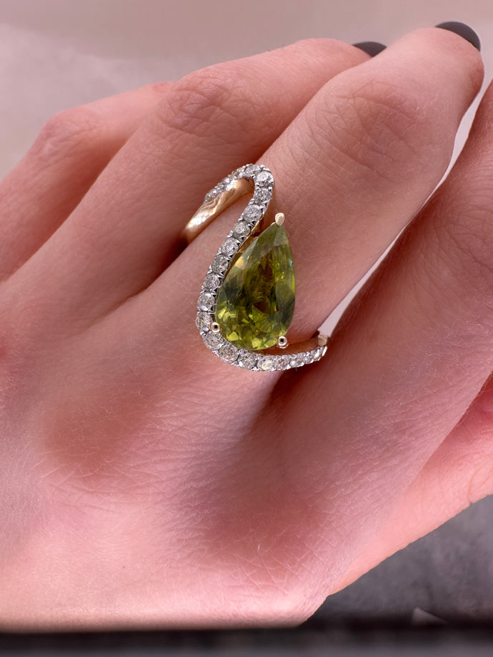 THE SPHENE SWOOP RING – O R I A N N E