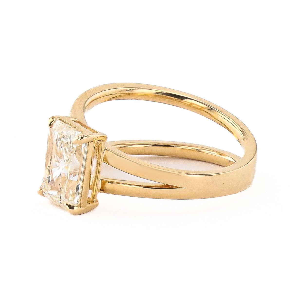 2.00 RADIANT CUT DIAMOND OFF-SET RING – O R I A N N E